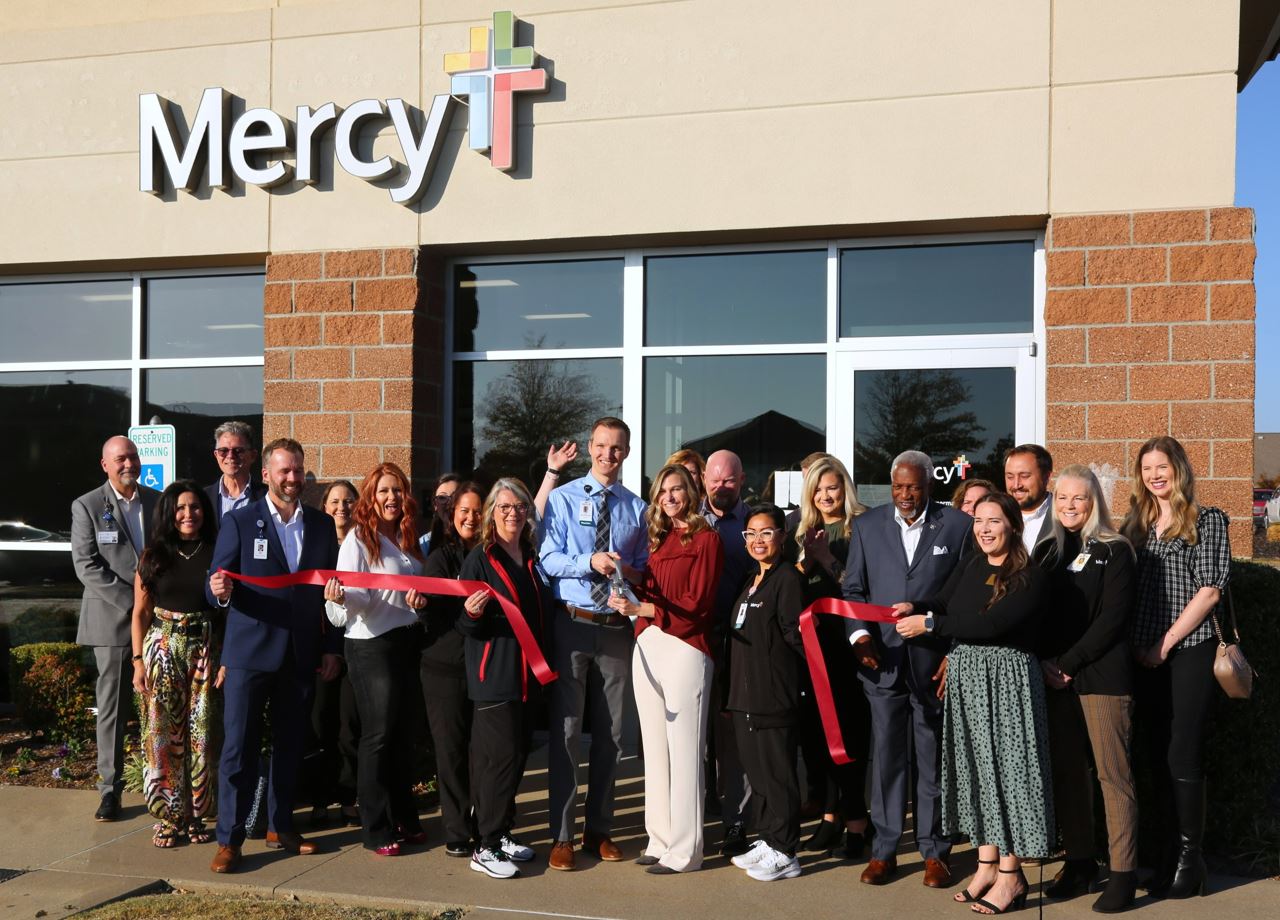 Mercy Celebrates Ribbon-Cutting for New Sports Medicine Clinic in Fort ...
